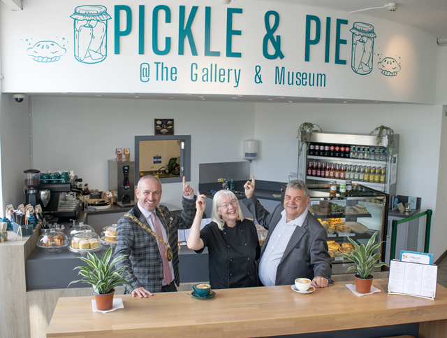 Mayor of Rugby welcomes Pickle & Pie to Rugby Art Gallery and Museum ...