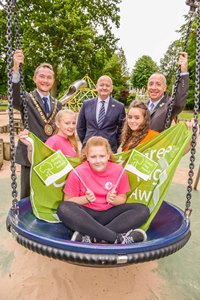Caldecott Park keeps the Green Flag flying - Rugby Borough Council